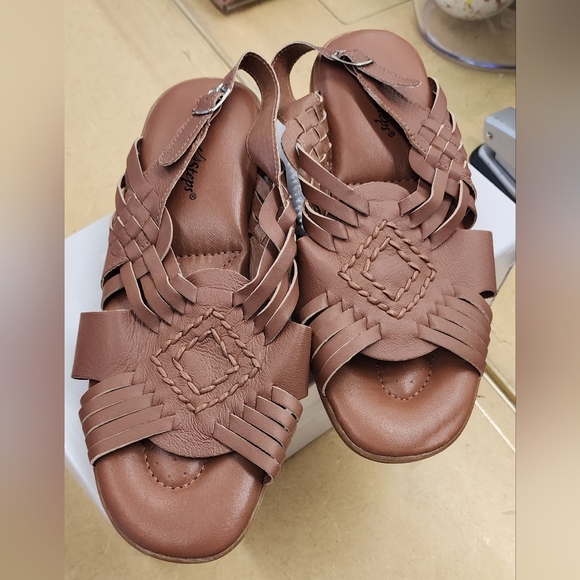 Angel Steps | Shoes | Nowt Angel Steps Leather Sandals Size 75 | Poshmark